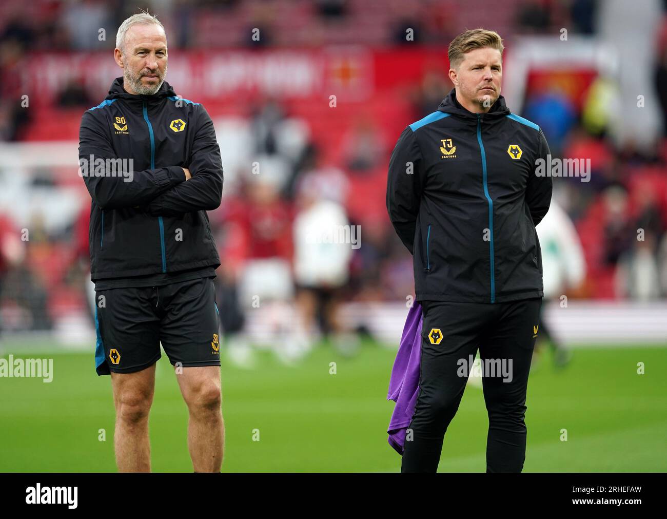 Wolverhampton Wanderers assistant manager Shaun Derry and first team ...