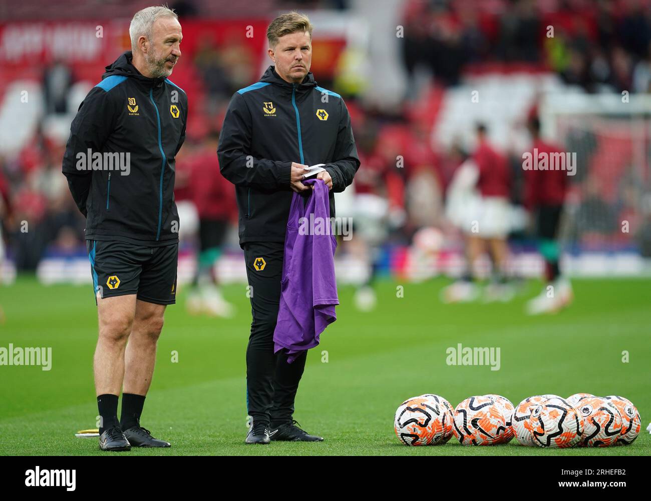 Wolverhampton Wanderers assistant manager Shaun Derry and first team ...