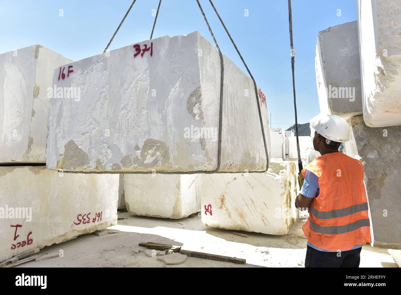Quarry marble blocks hi-res stock photography and images - Alamy