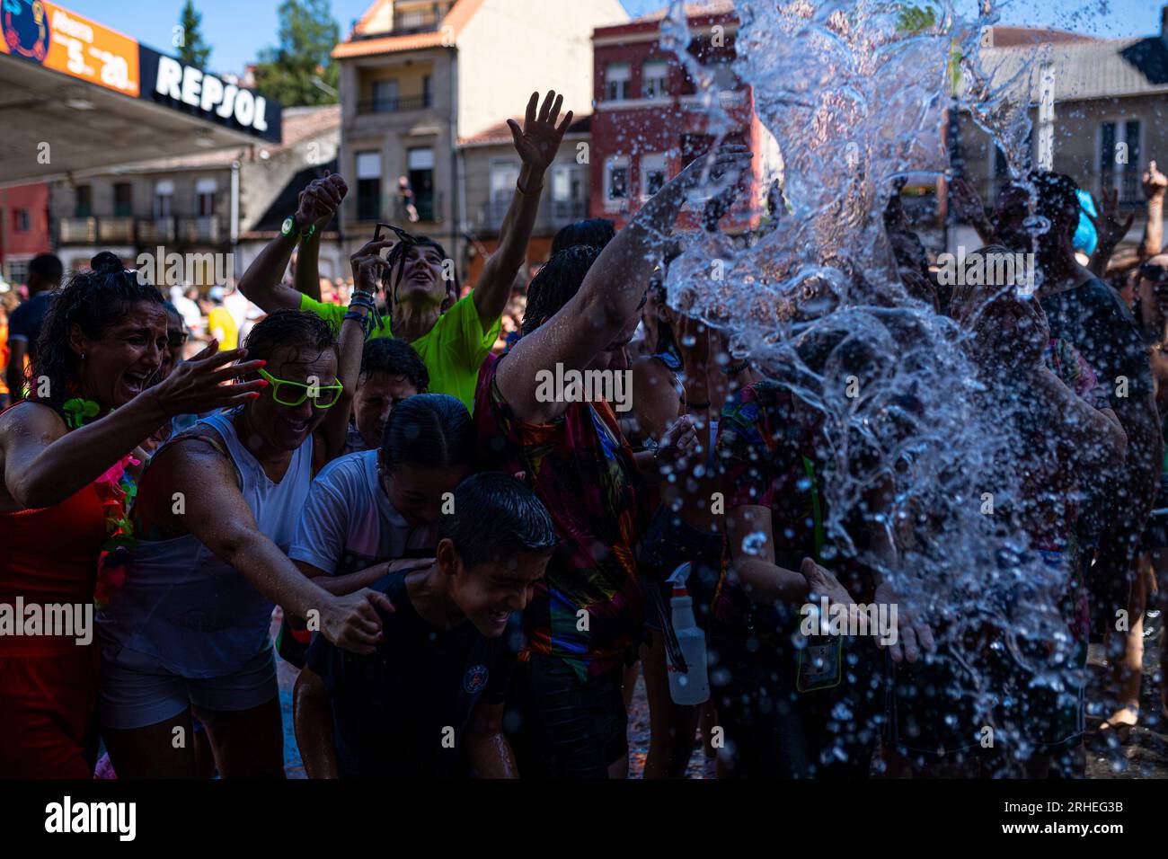 Numerous people get wet during the Water Festival by Fran García, the ...