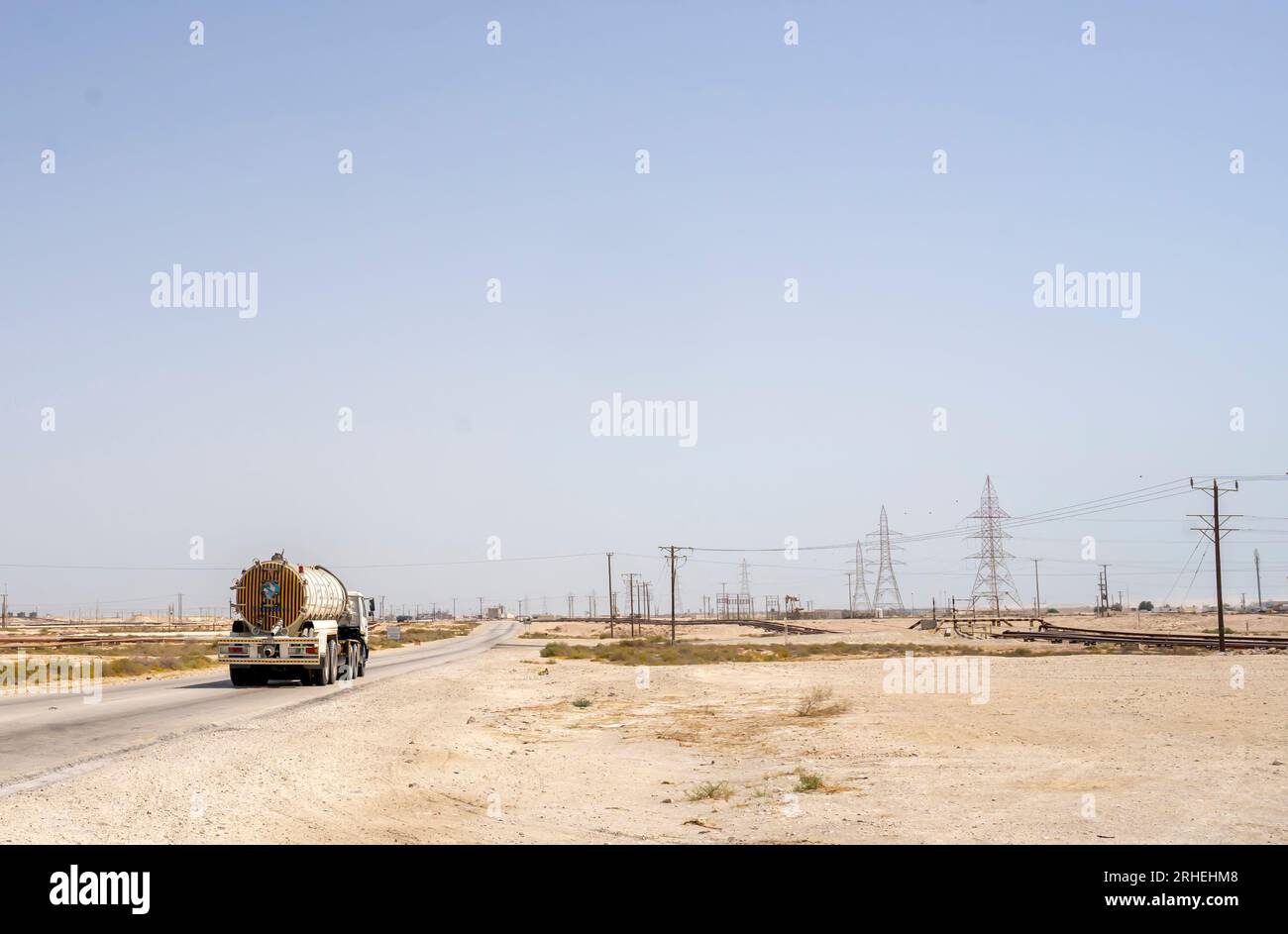 Roads in bahrain hi-res stock photography and images - Alamy