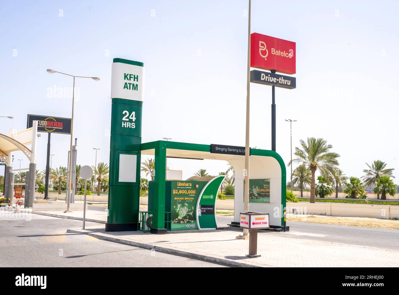 Bank atm middle east hi-res stock photography and images - Alamy