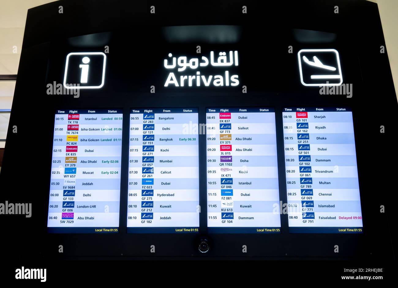 Arrivals screen in terminal hi-res stock photography and images - Alamy