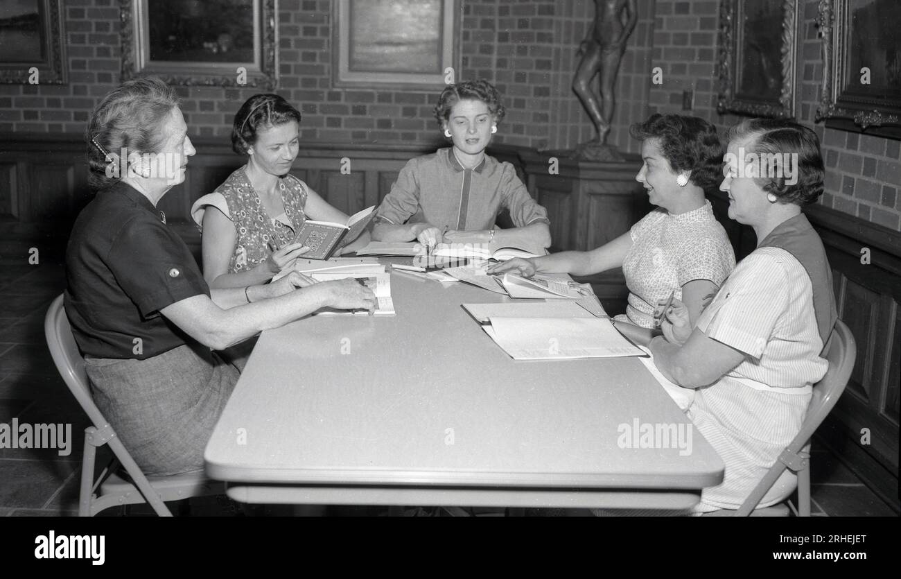 1950s women sitting around table hi-res stock photography and images ...