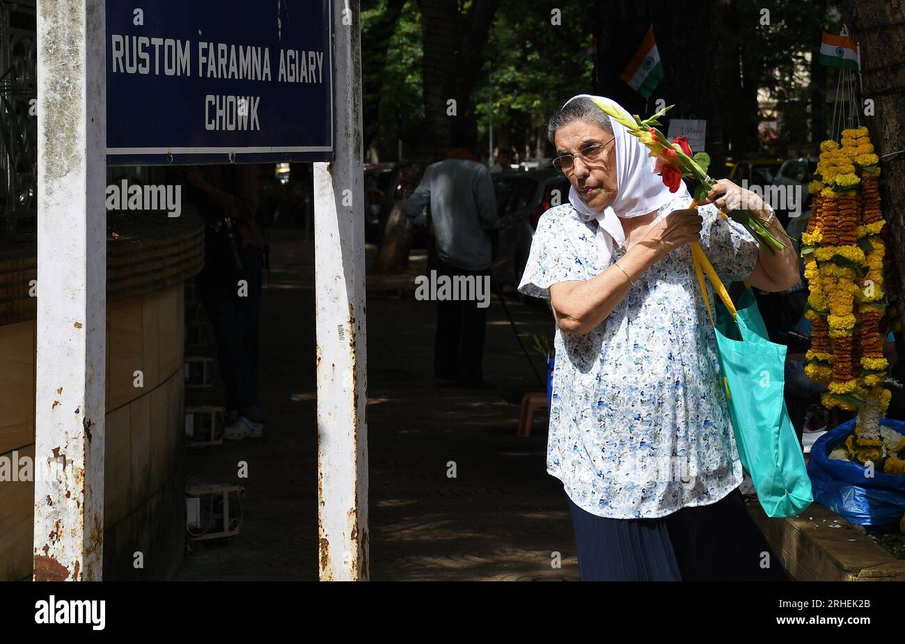 Parsi woman hi-res stock photography and images - Alamy
