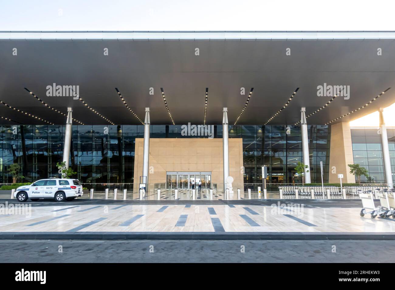 Bahrain airport exterior hi-res stock photography and images - Alamy