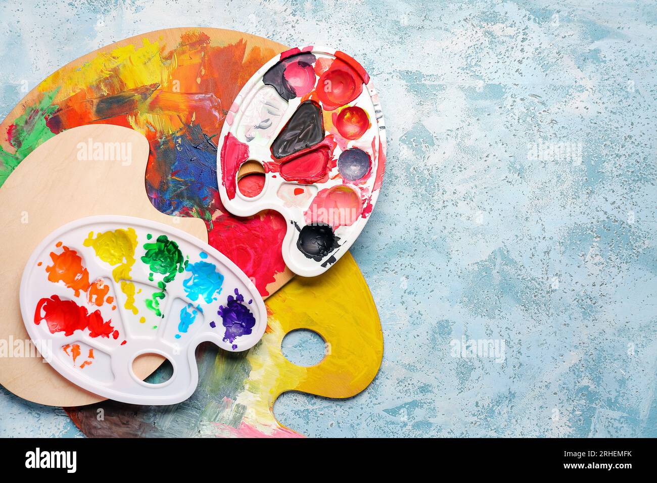 Artists palettes hi-res stock photography and images - Alamy
