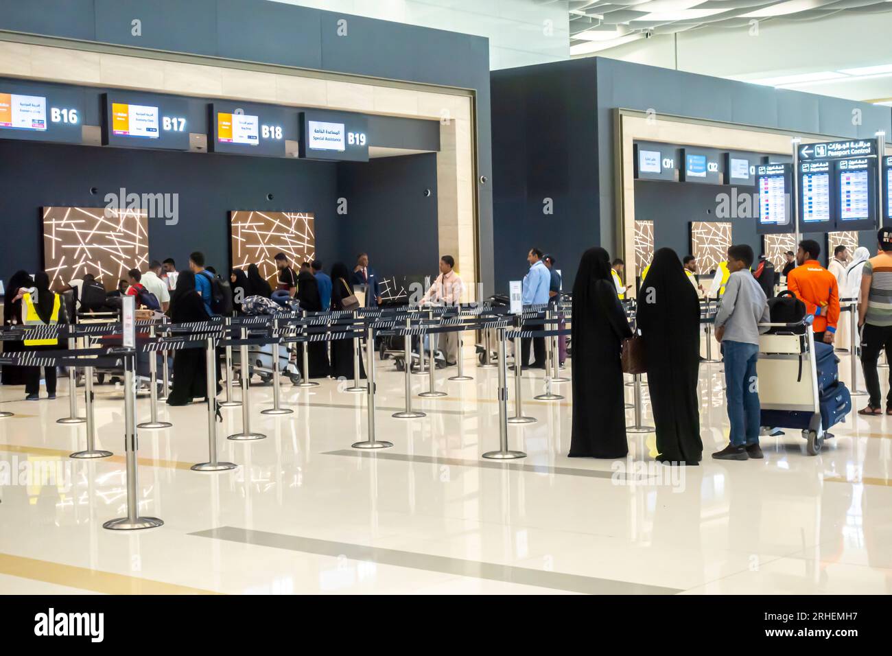 Bahrain airport interior. Passengers at the check-in Stock Photo - Alamy