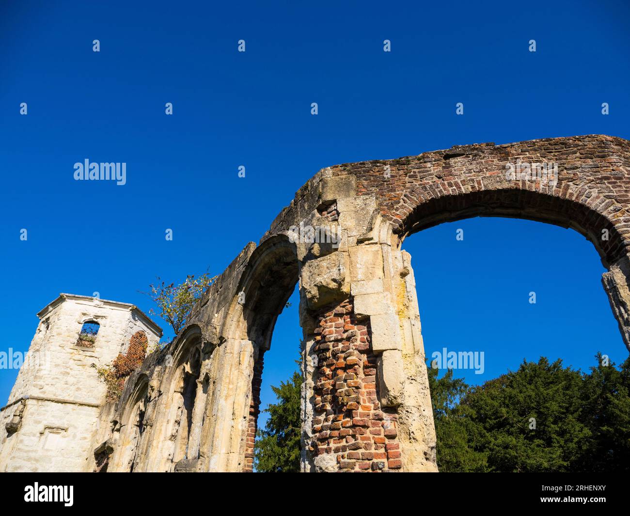Ghost cemetery hi-res stock photography and images - Alamy