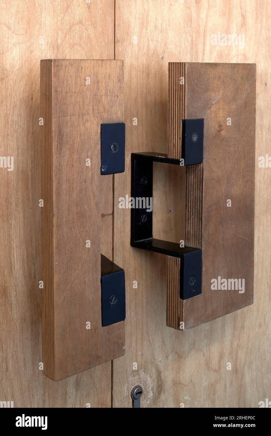 Door handle detail. 079 Stories Centre for Arts, Ahmedabad, India ...