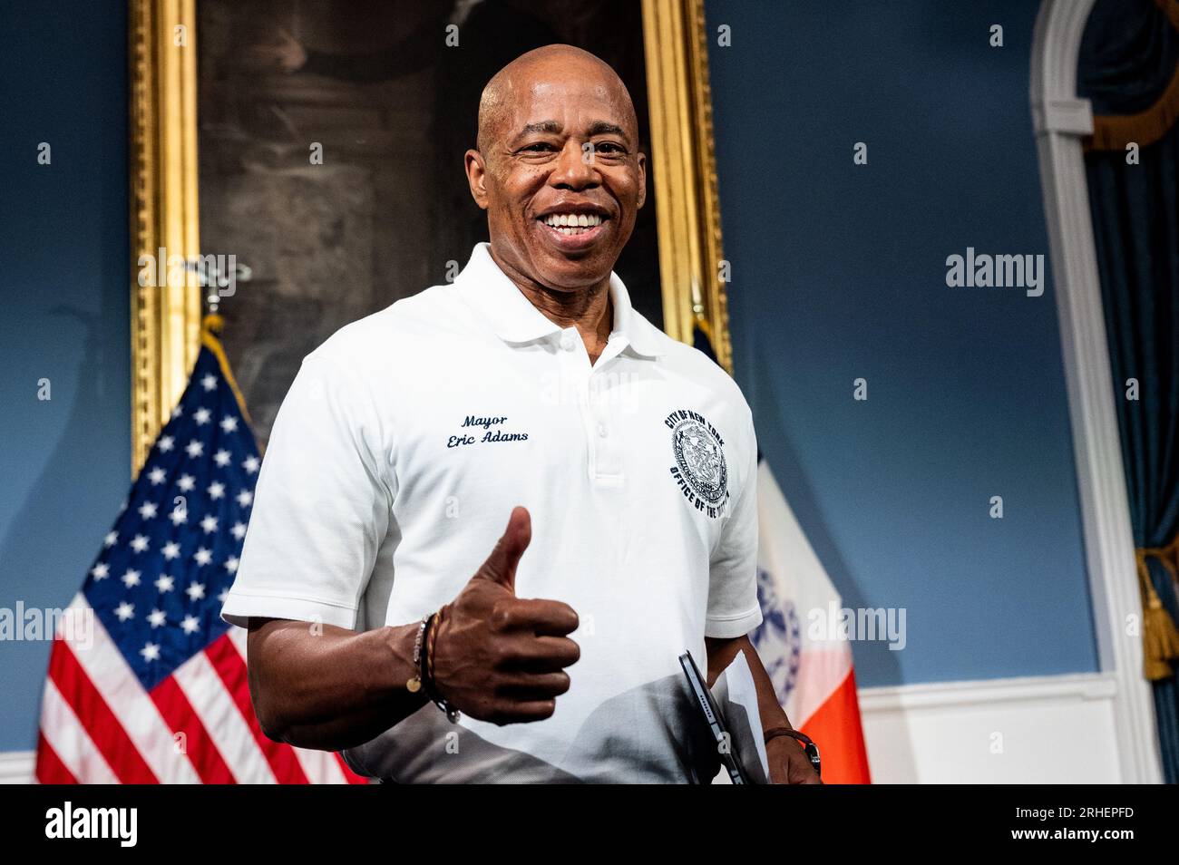 Eric adams thumbs up hi-res stock photography and images - Alamy