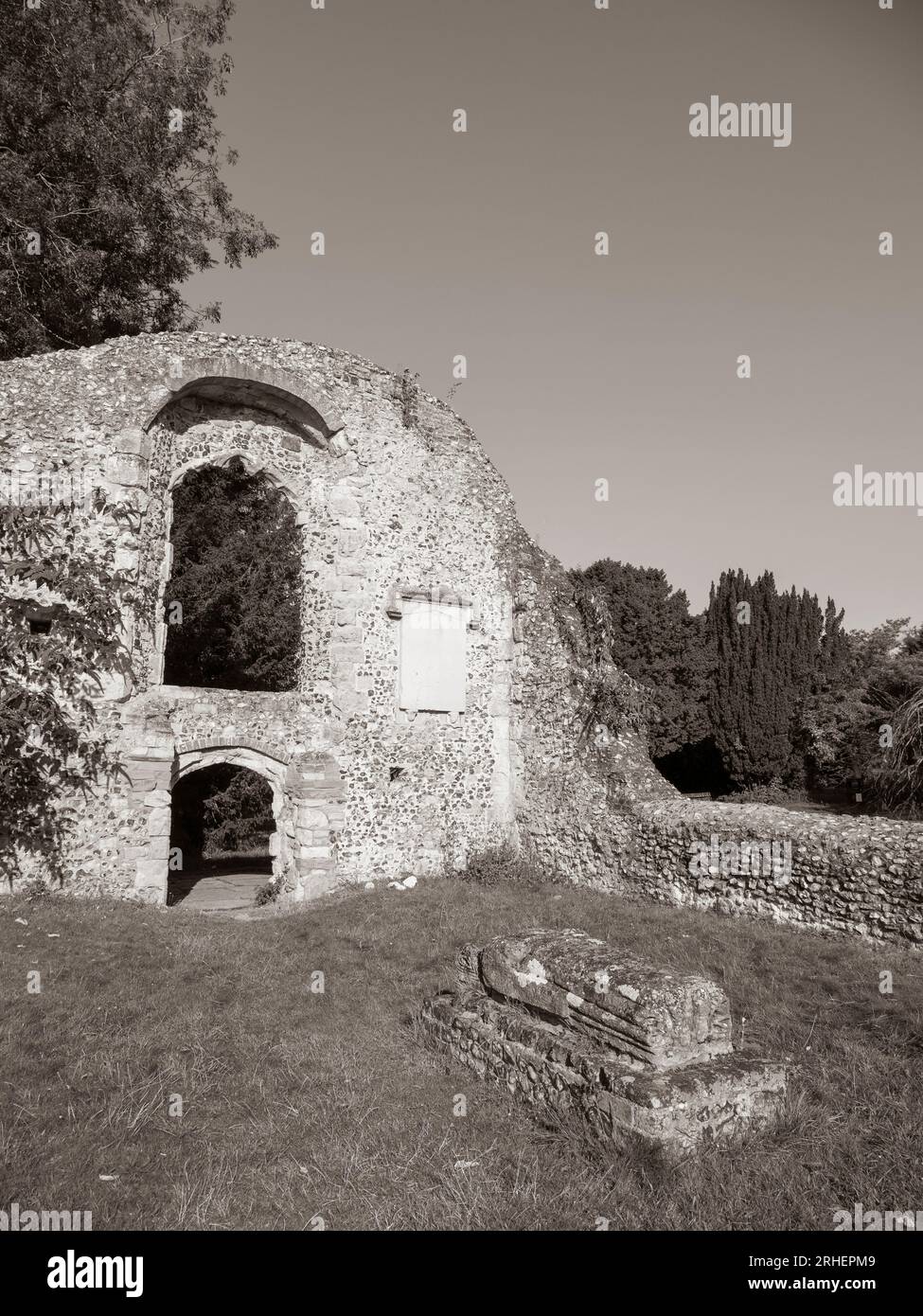 Black and white ruin hampshire hi-res stock photography and images - Alamy