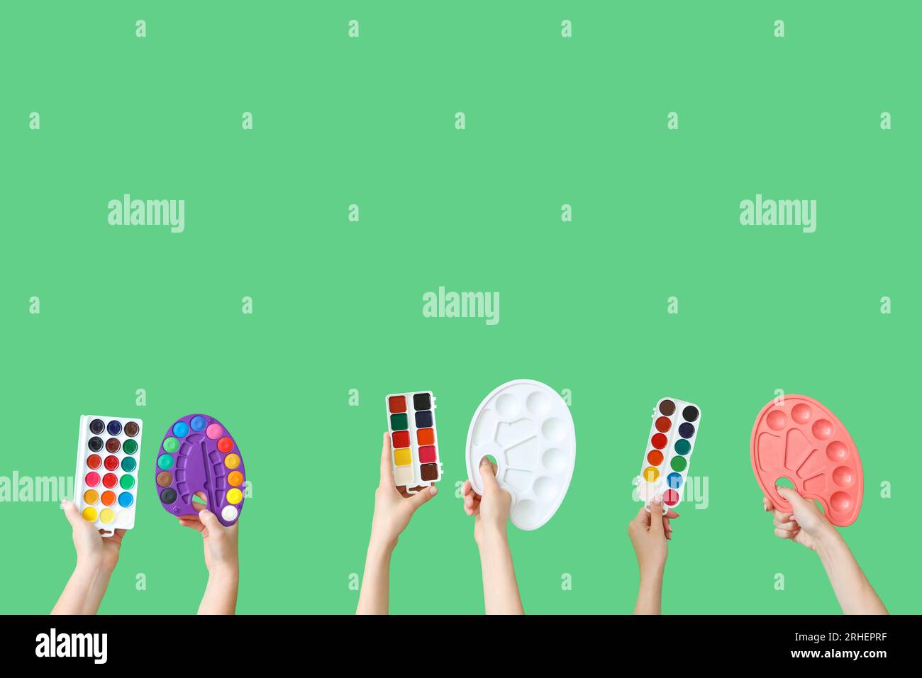 Female hands palette watercolor hi-res stock photography and images - Alamy