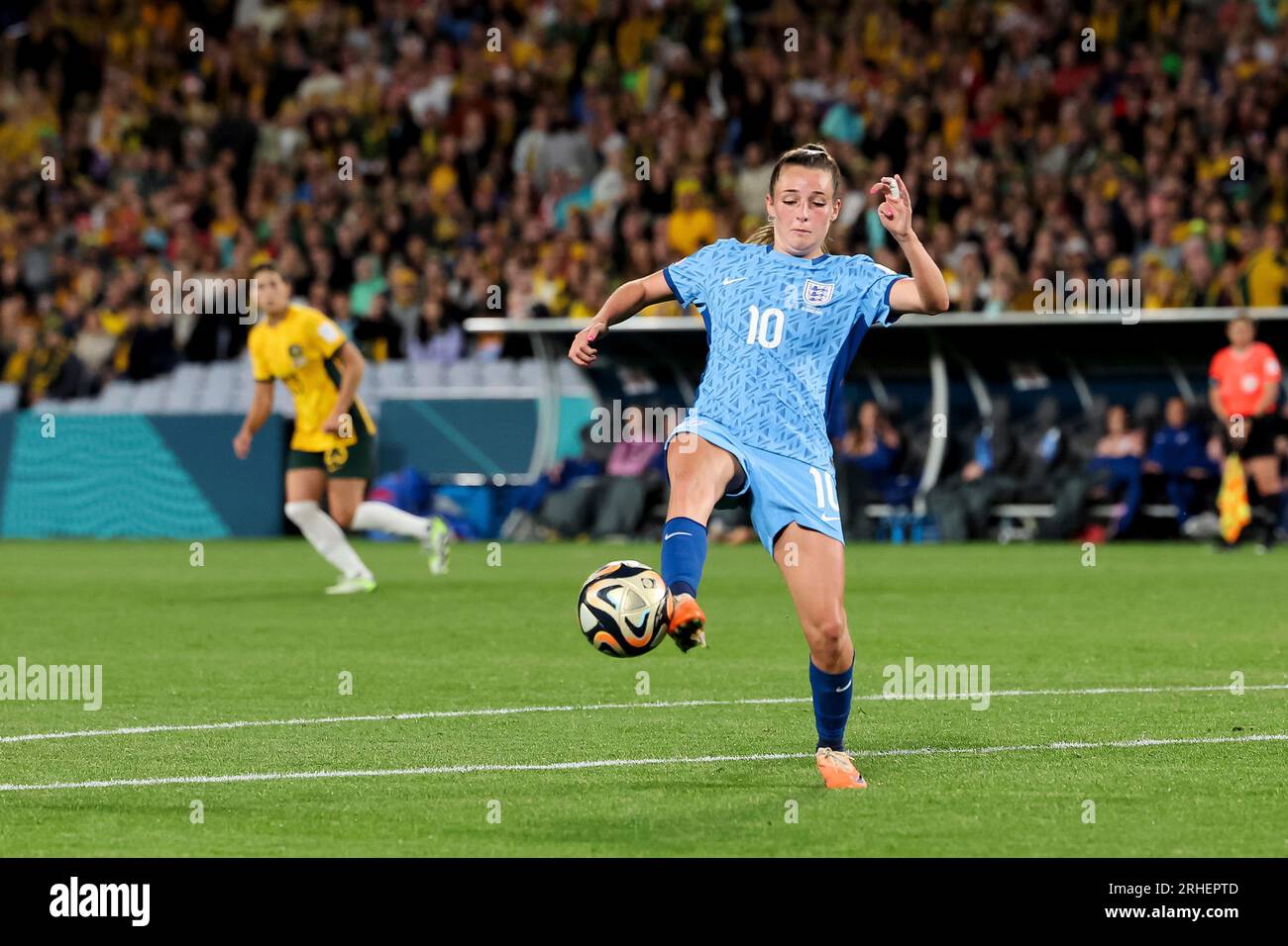 SYDNEY, AUSTRALIA - AUGUST 16: Ella Toone of England controls the ball ...
