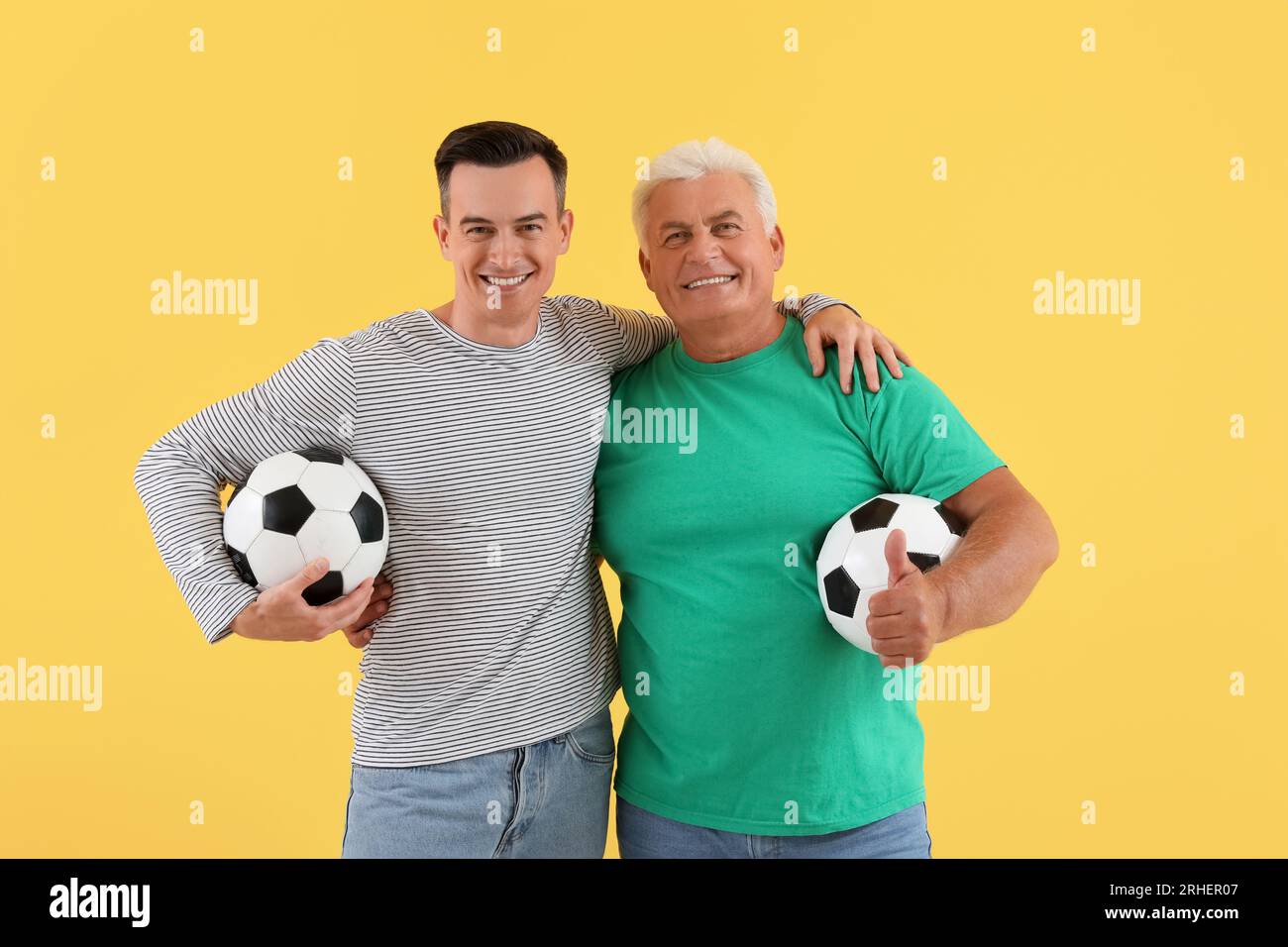 Father football hugging son hi-res stock photography and images - Alamy