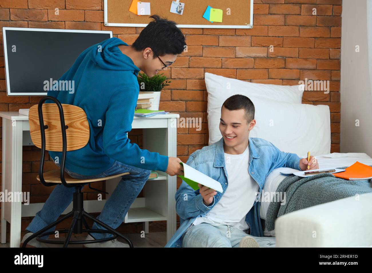 College students dorm room male hi-res stock photography and images - Alamy