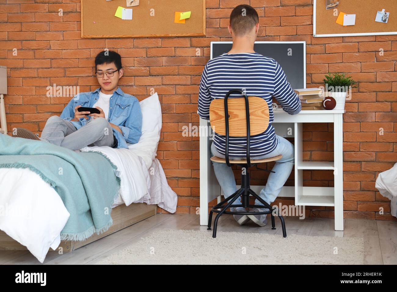 Asian college student phone dorm hi-res stock photography and images ...
