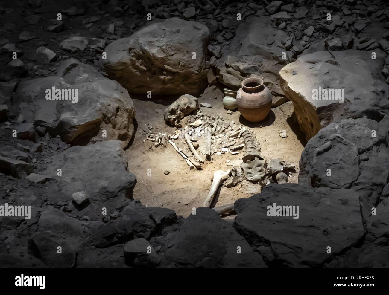 Tribal dilmun burial traditions hi-res stock photography and images - Alamy