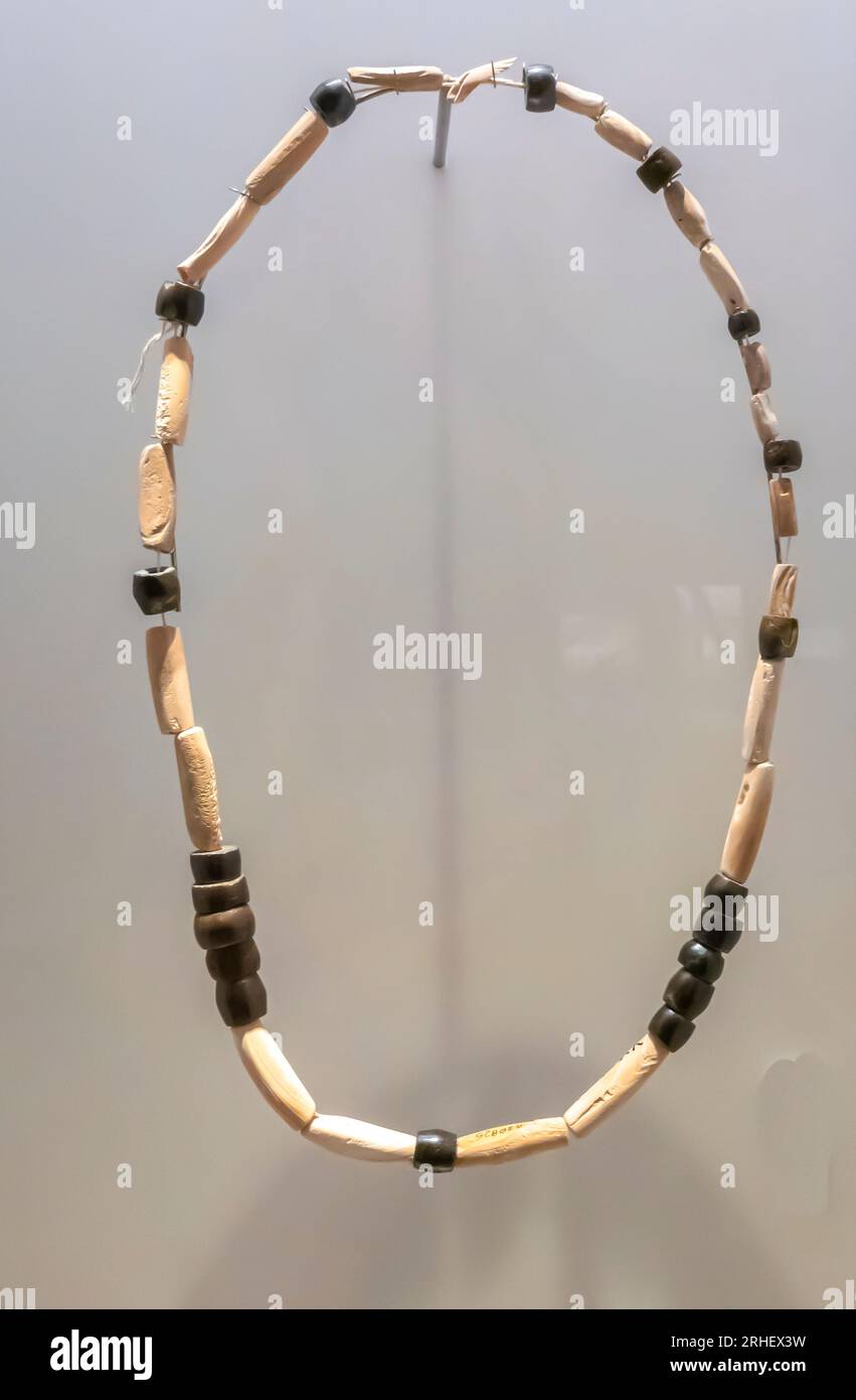 Beads on a string hi-res stock photography and images - Alamy