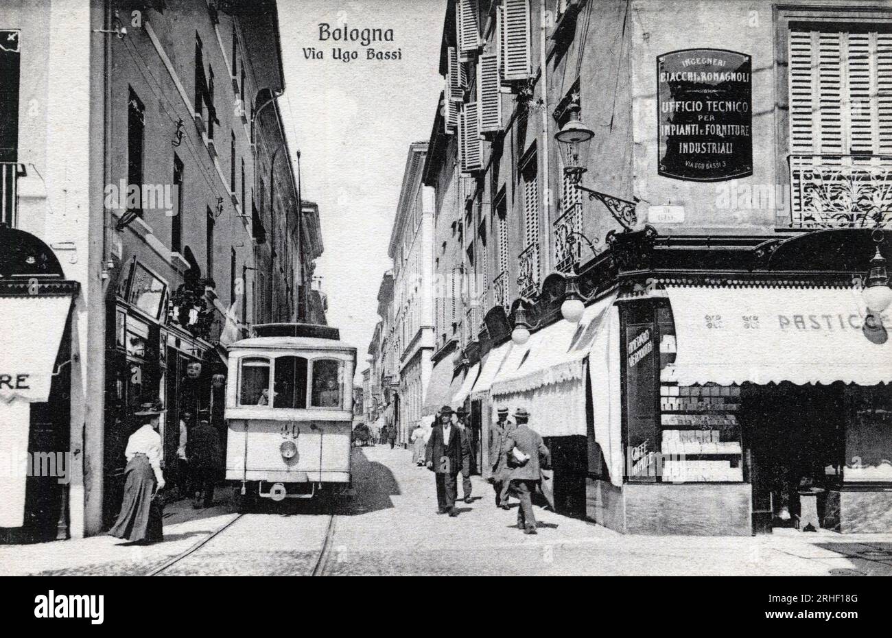 Italie, Bologne : tramway dans la via Ugo Bassi - Carte postale fin ...