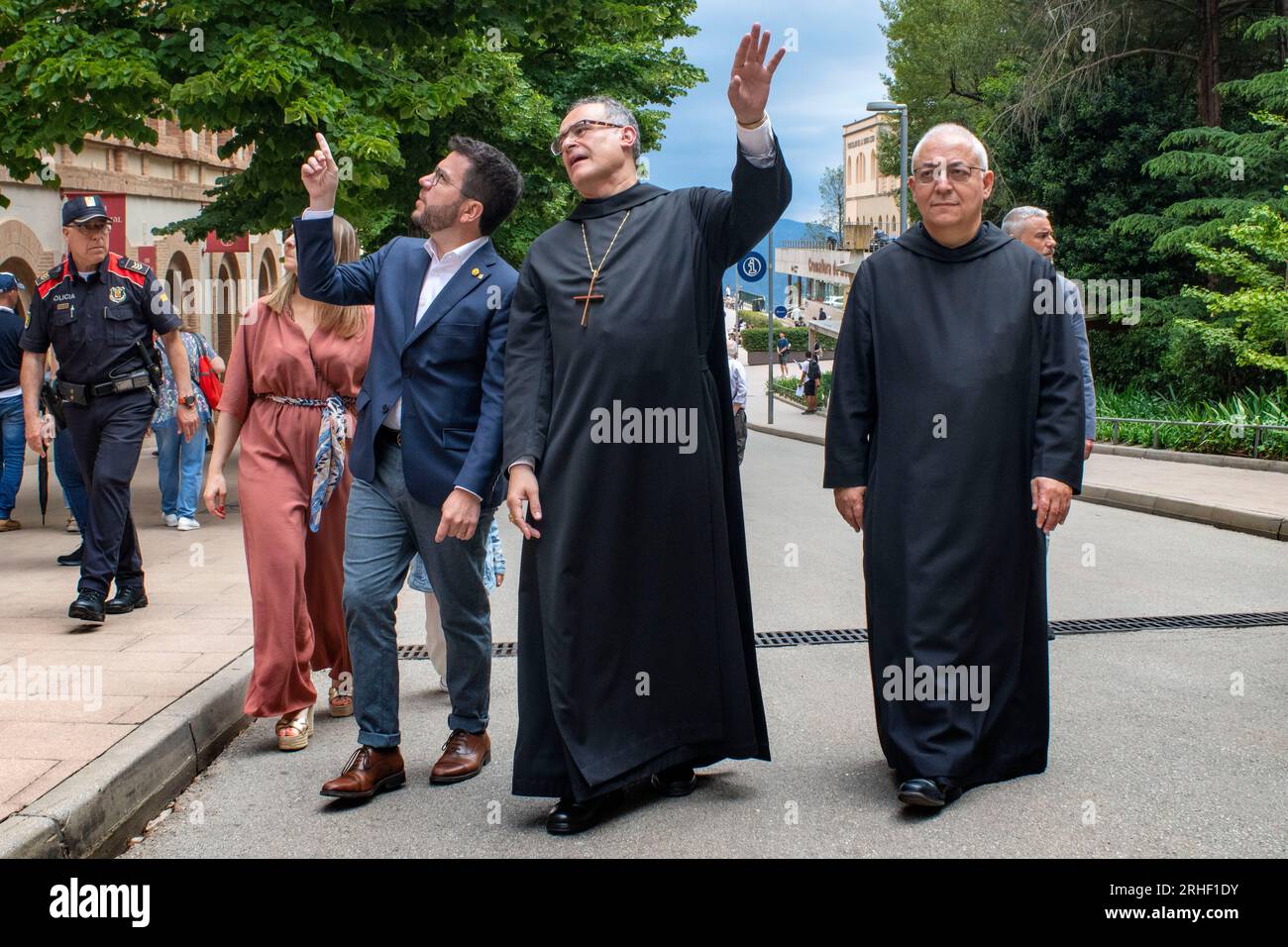 The abbot of Montserrat, Manel Gasch, with the president of the ...