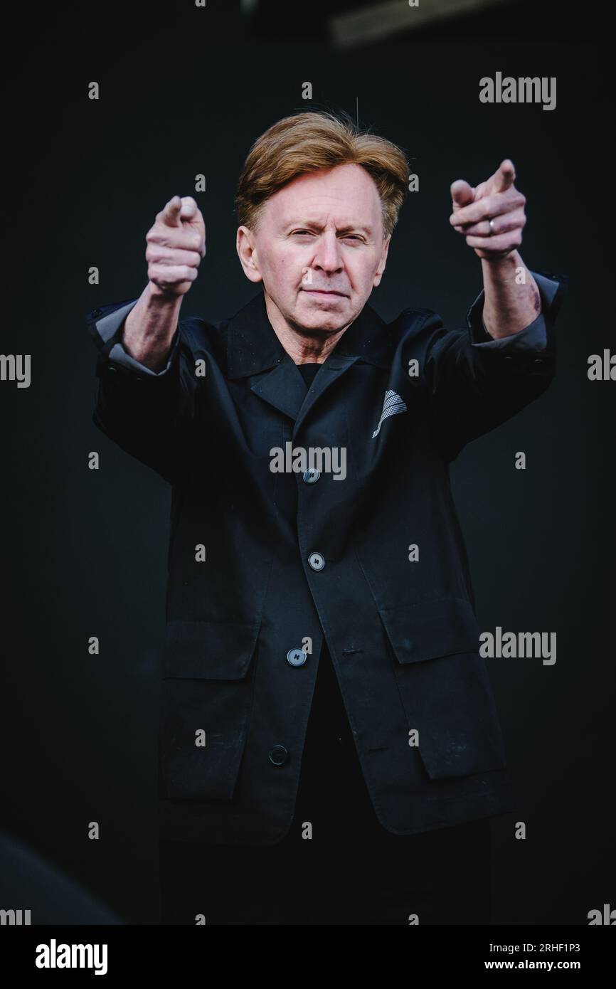 Devo on stage hi-res stock photography and images - Alamy