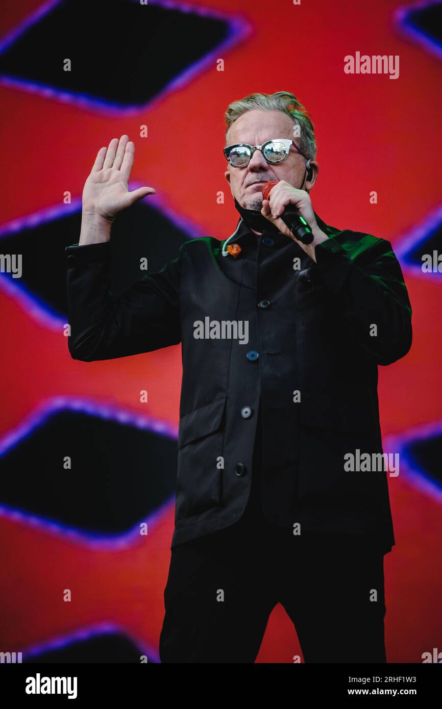 Devo on stage hi-res stock photography and images - Alamy