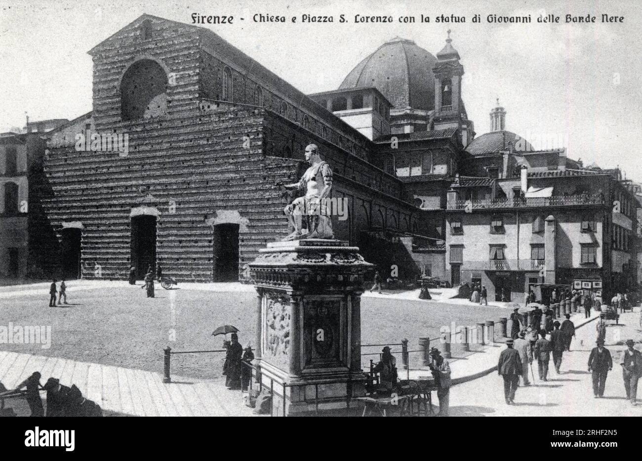 Italie, Florence : vue exterieure de l'eglise San Lorenzo depuis la ...