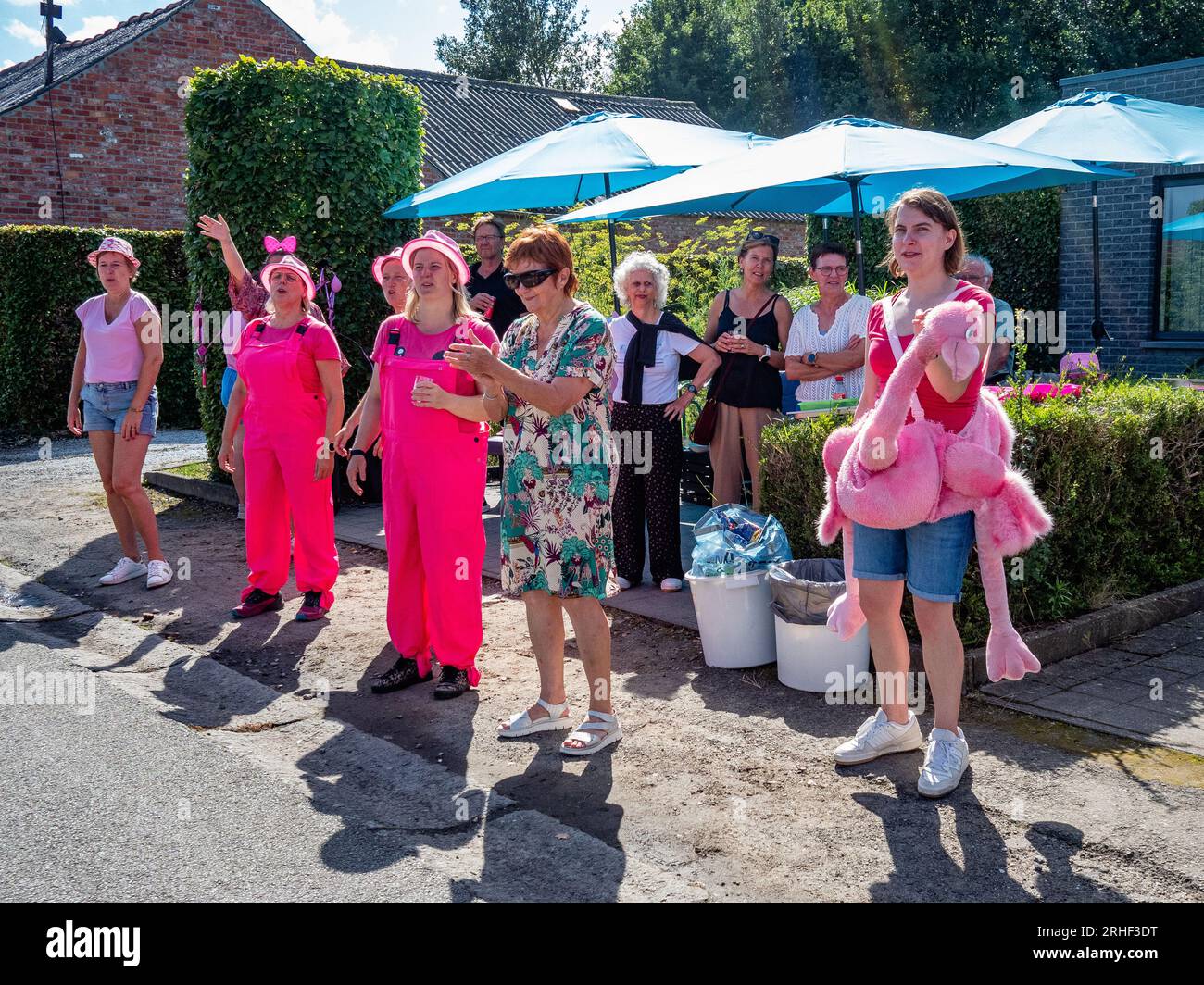 Wearing many clothes hi-res stock photography and images - Alamy