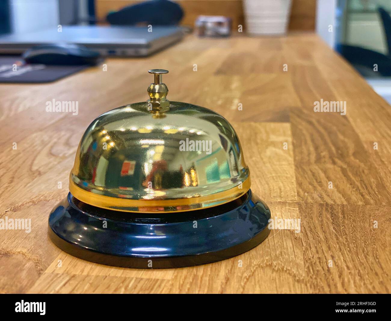 Luxury hotel lobby front desk hi-res stock photography and images - Alamy