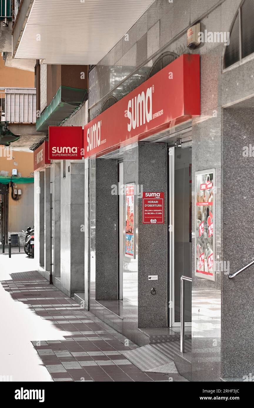 BARCELONA SPAIN - August 16, 2023: Suma supermarket entrance Stock ...