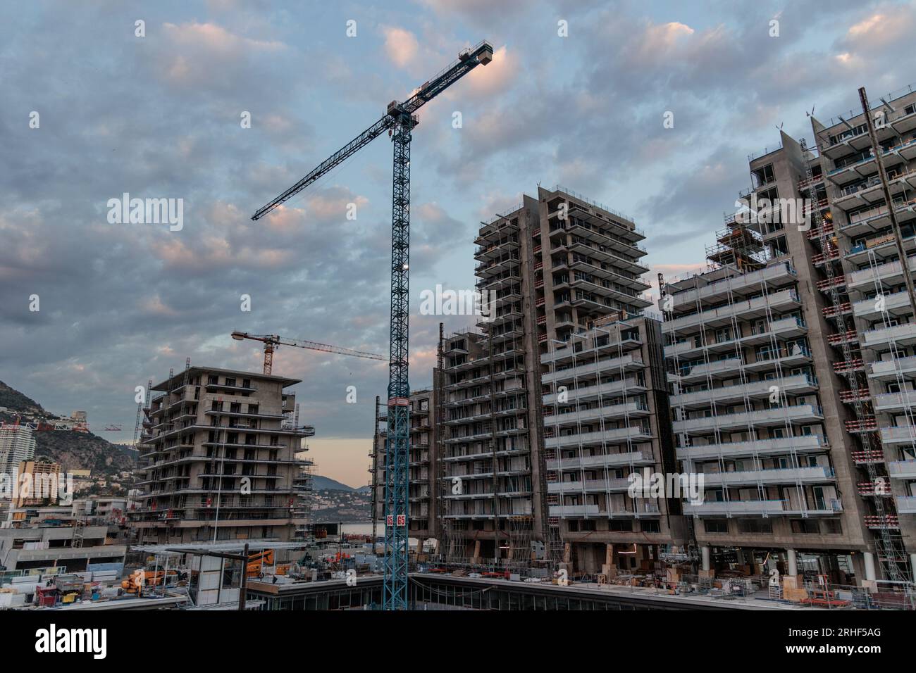 High rise haven hi-res stock photography and images - Alamy