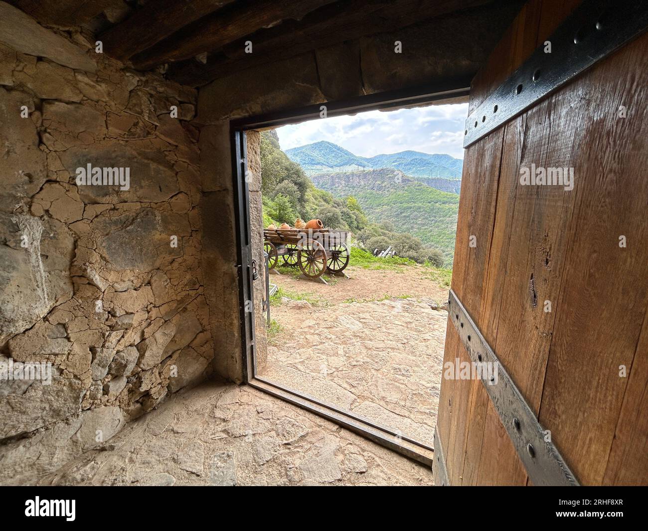Zarni-Parni is a cave–fortress complex in the Lori region, Armenia ...