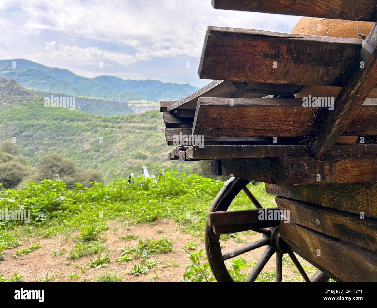 Zarni-Parni is a cave–fortress complex in the Lori region, Armenia ...