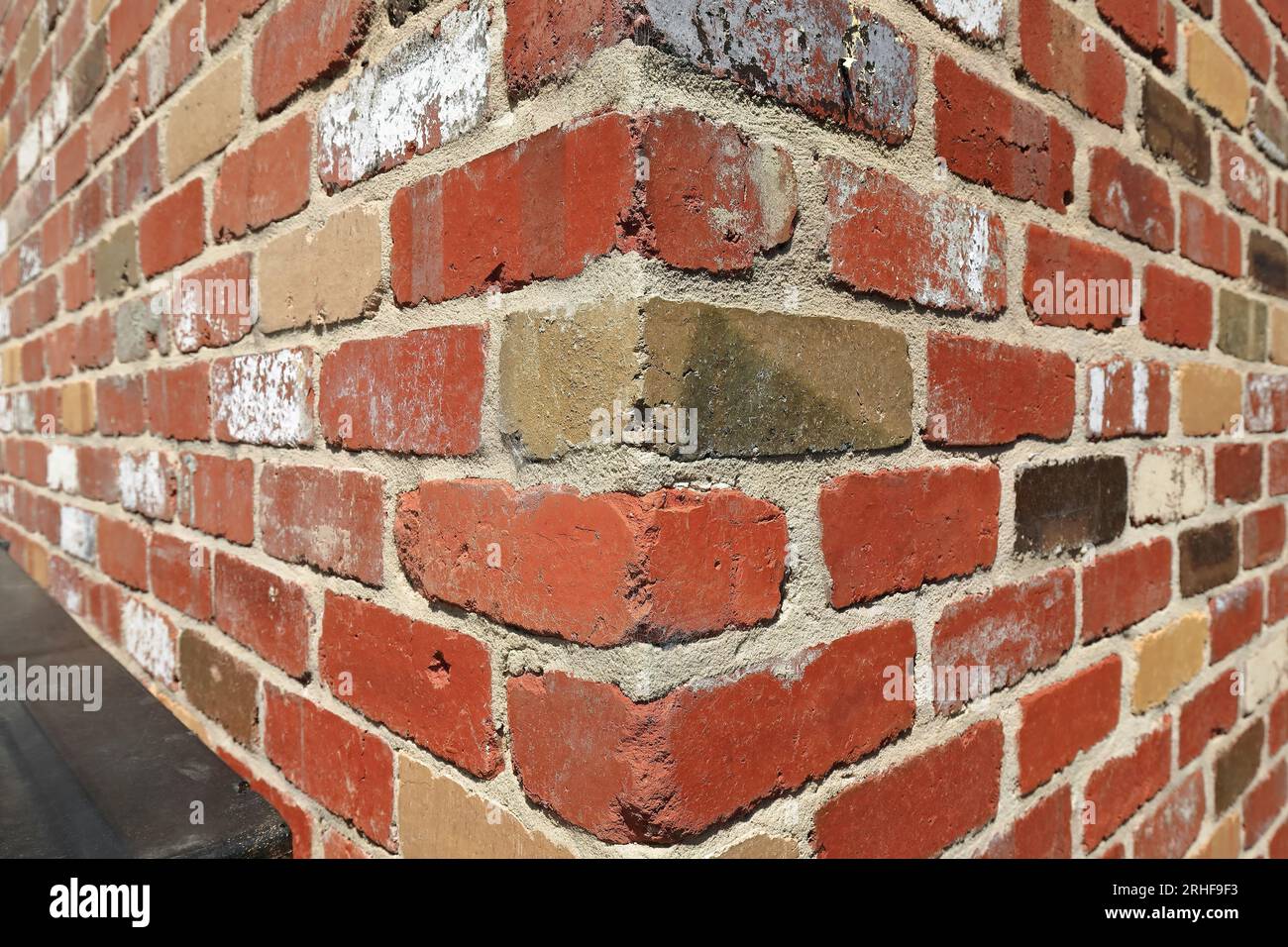 Red brick quoining hi-res stock photography and images - Alamy