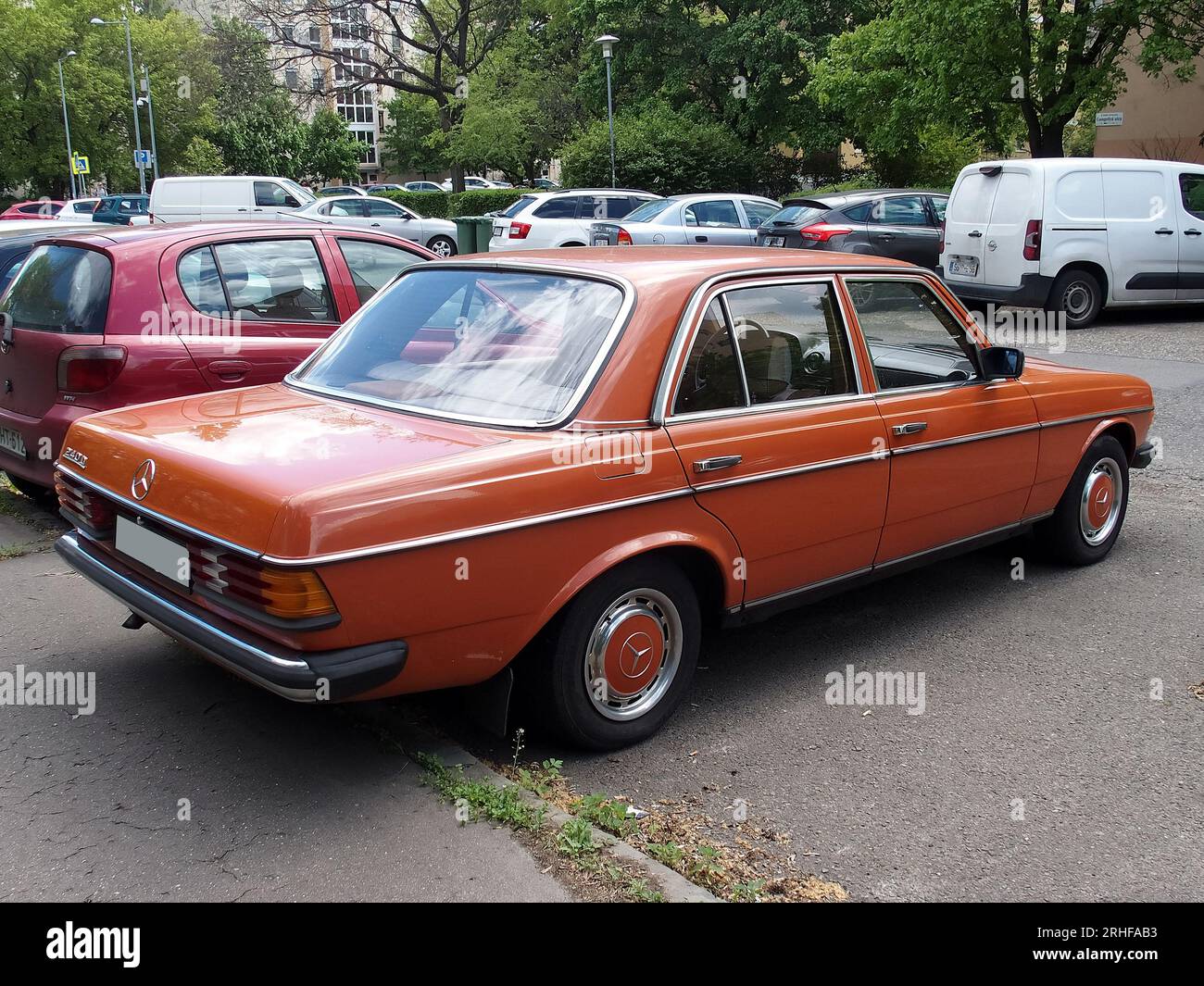 Mercedes-Benz W123 executive car, Hungary, Magyarország, Europe Stock ...