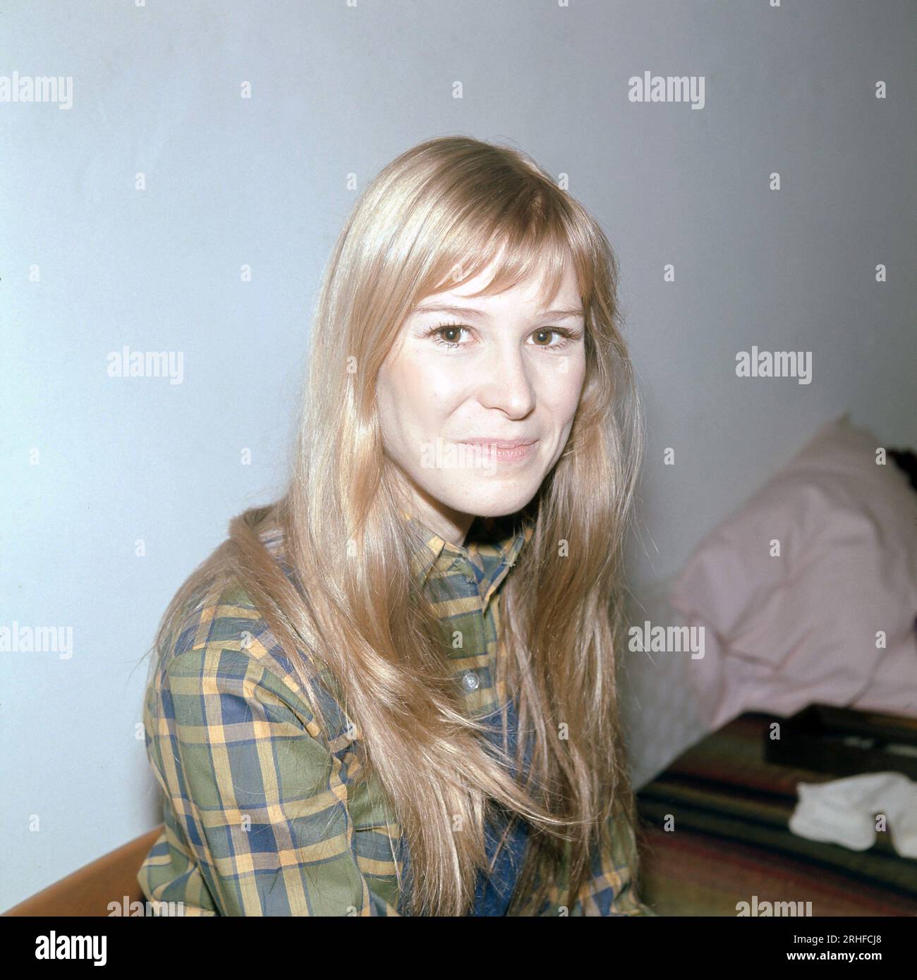 British actress Kay Barlow, England, 1971. Photo: Oscar Abolafia ...