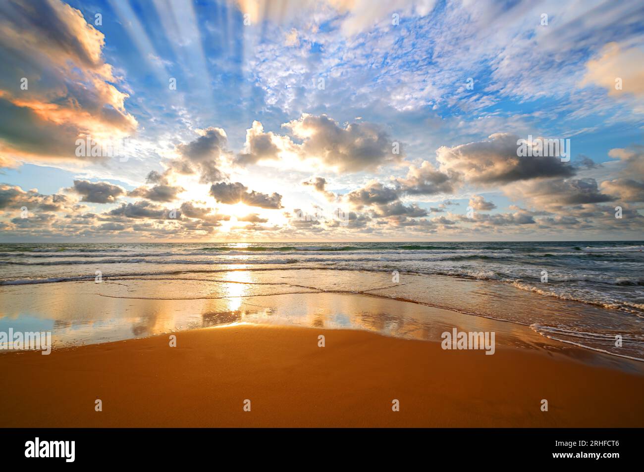 Colorful ocean beach sunrise with deep blue sky and sun rays Stock ...