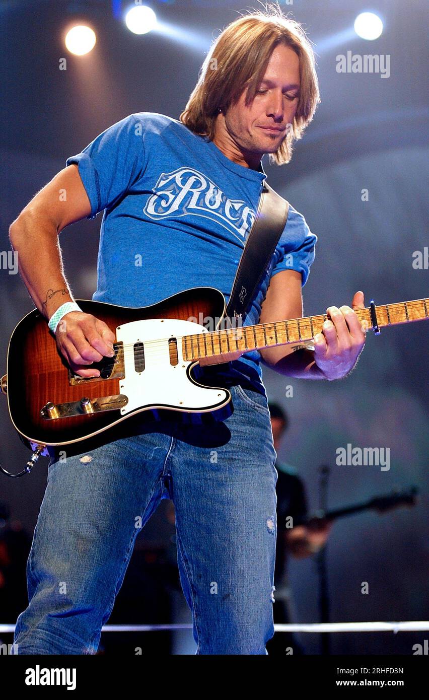 Keith Urban Rehearsing at the ACM Awards, 2003. ph: Ron Wolfson ...