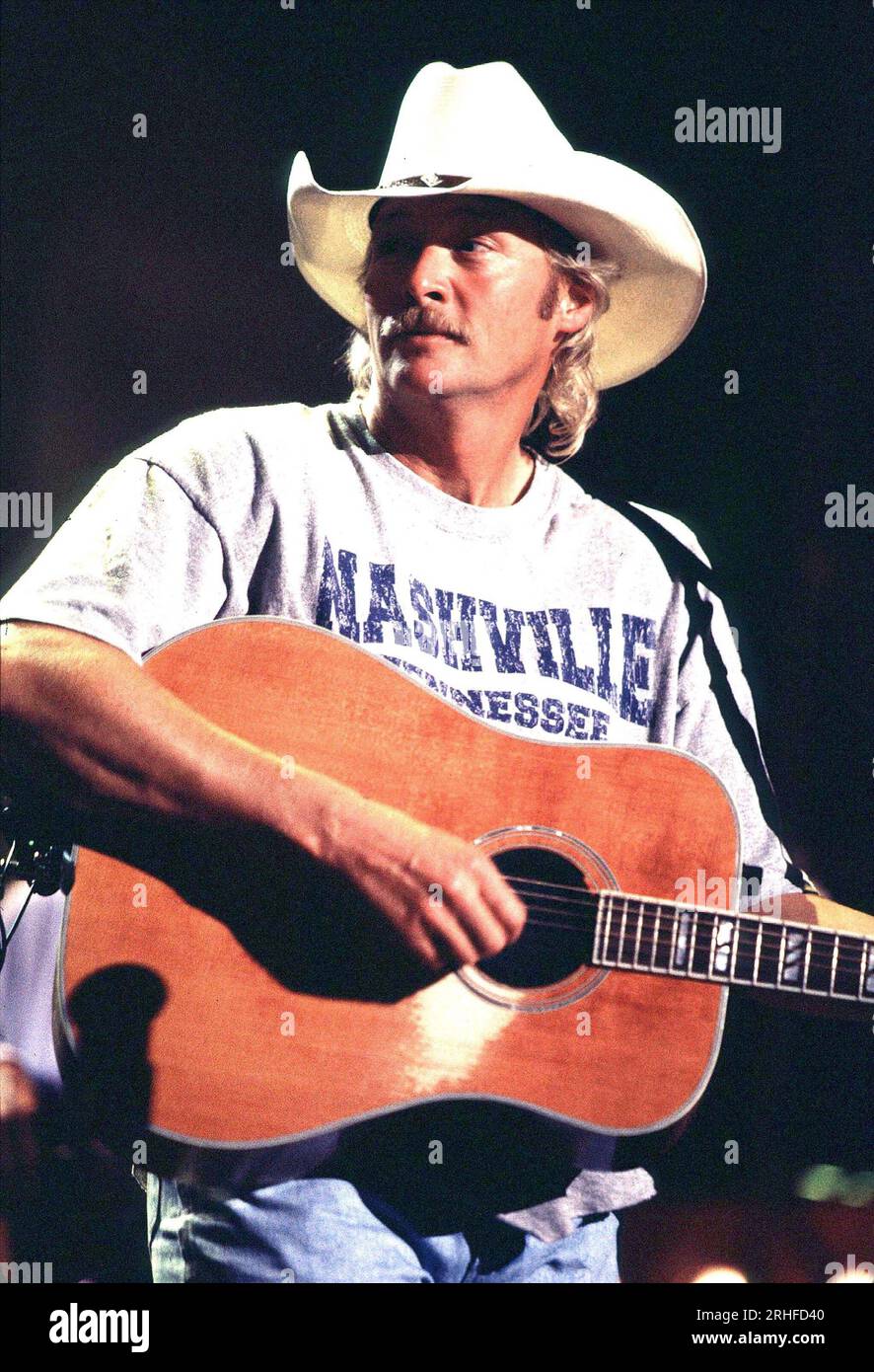 Alan Jackson Rehearsing at the ACM Awards, 2000. ph: Ron Wolfson / Everett Collection Stock ...