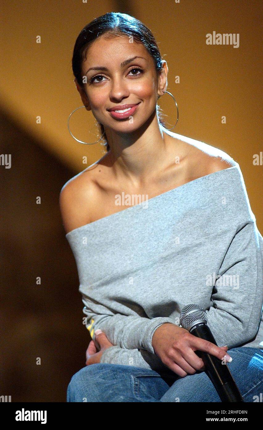 Mya rehearsing at Lifetime's TV show Women Rock! Girls & Guitars, 2003 ...