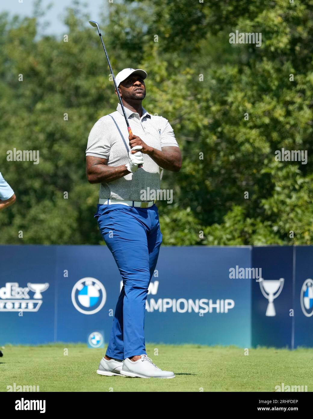 Former New York Yankees pitcher CC Sabathia watches his tee shot on the ...