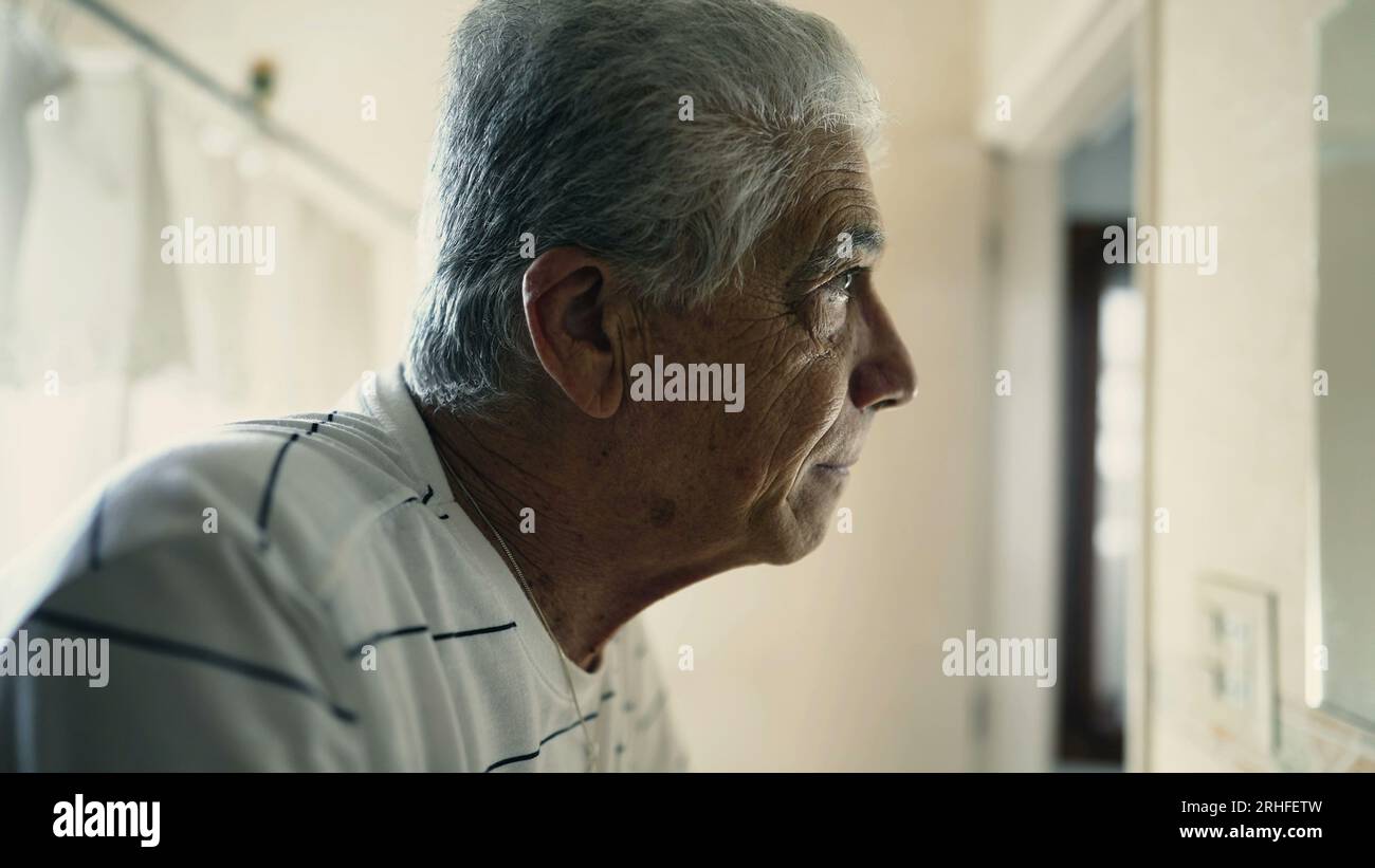 Man staring at reflection in mirror hi-res stock photography and images ...