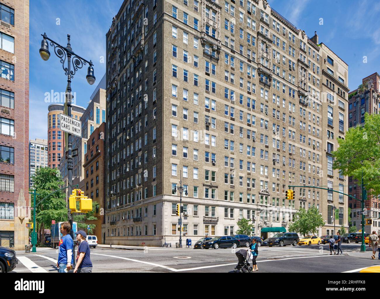 65 Central Park West is one of eight CPW landmark luxury apartment ...