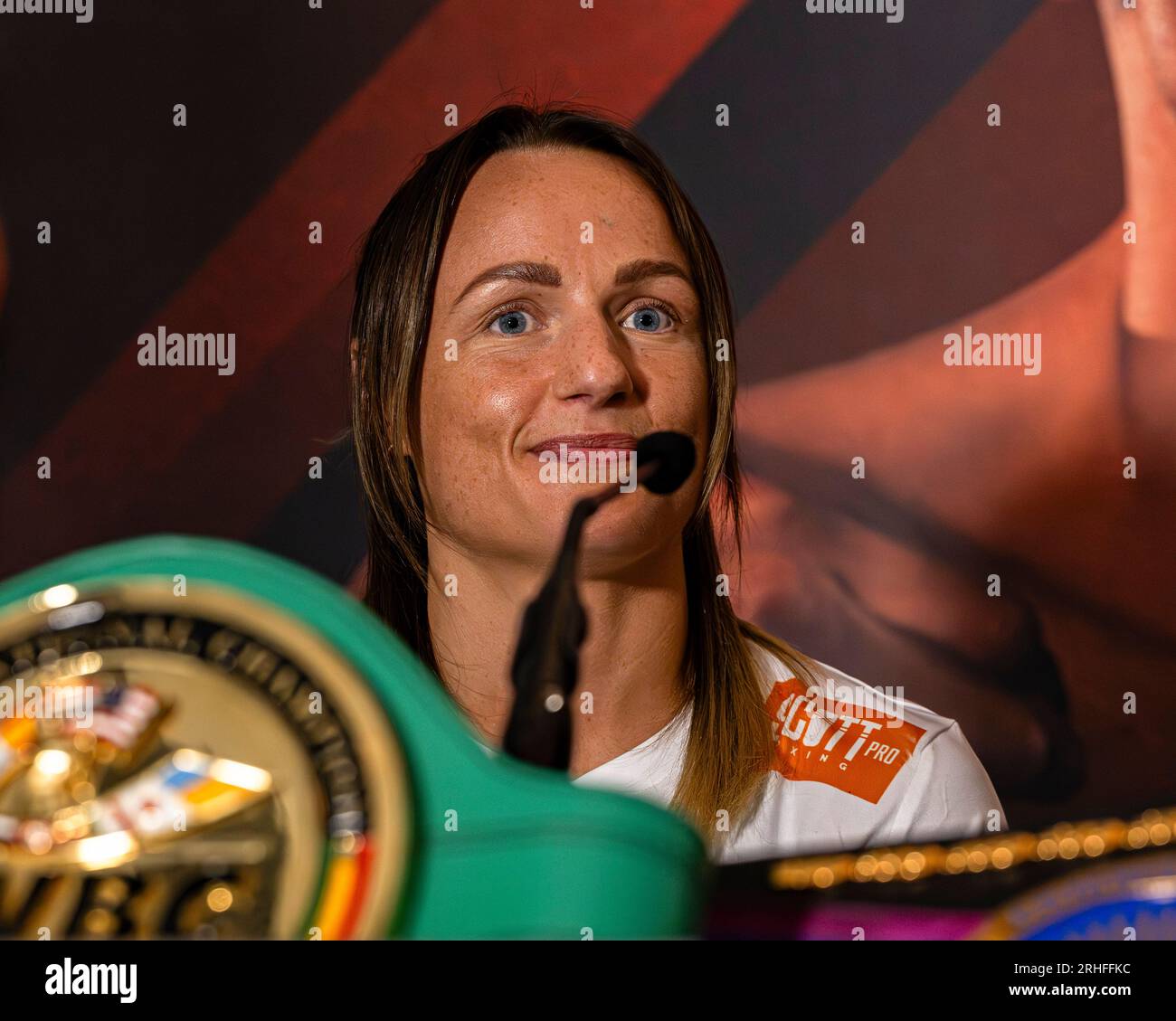 Raven chapman hi-res stock photography and images - Alamy