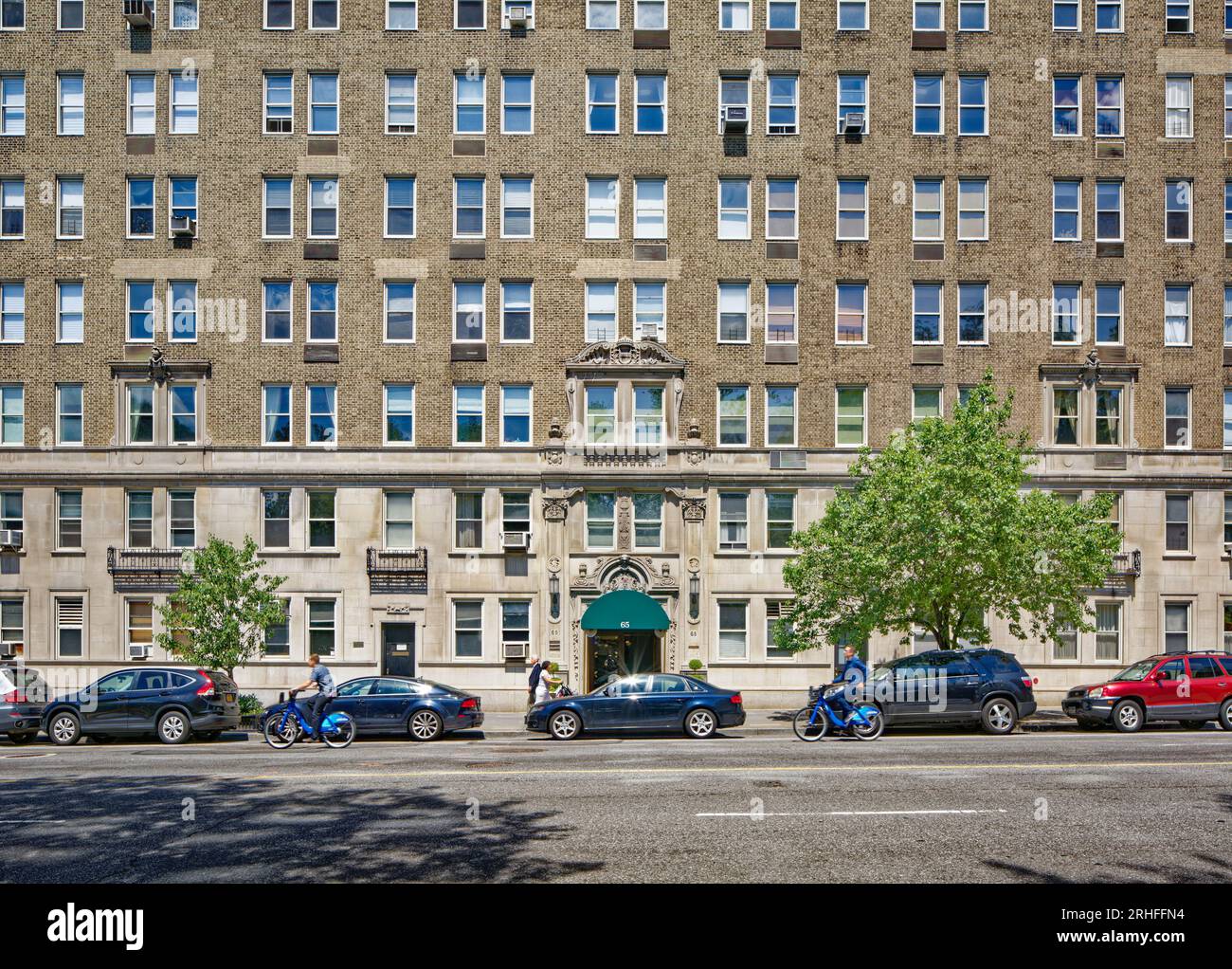 65 Central Park West is one of eight CPW landmark luxury apartment ...