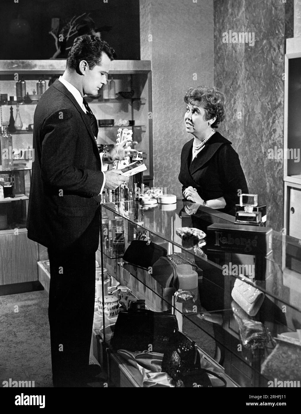 James Garner, Sandra Gould, on-set of the Film, "The Thrill Of It All ...