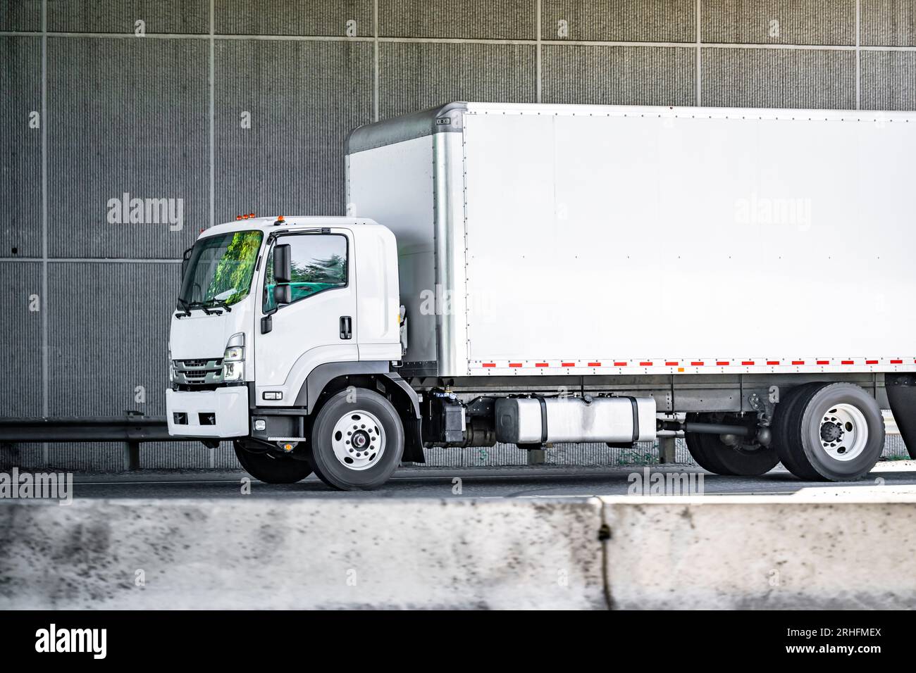 Industrial standard clean white day cab middle rig cab over semi truck ...
