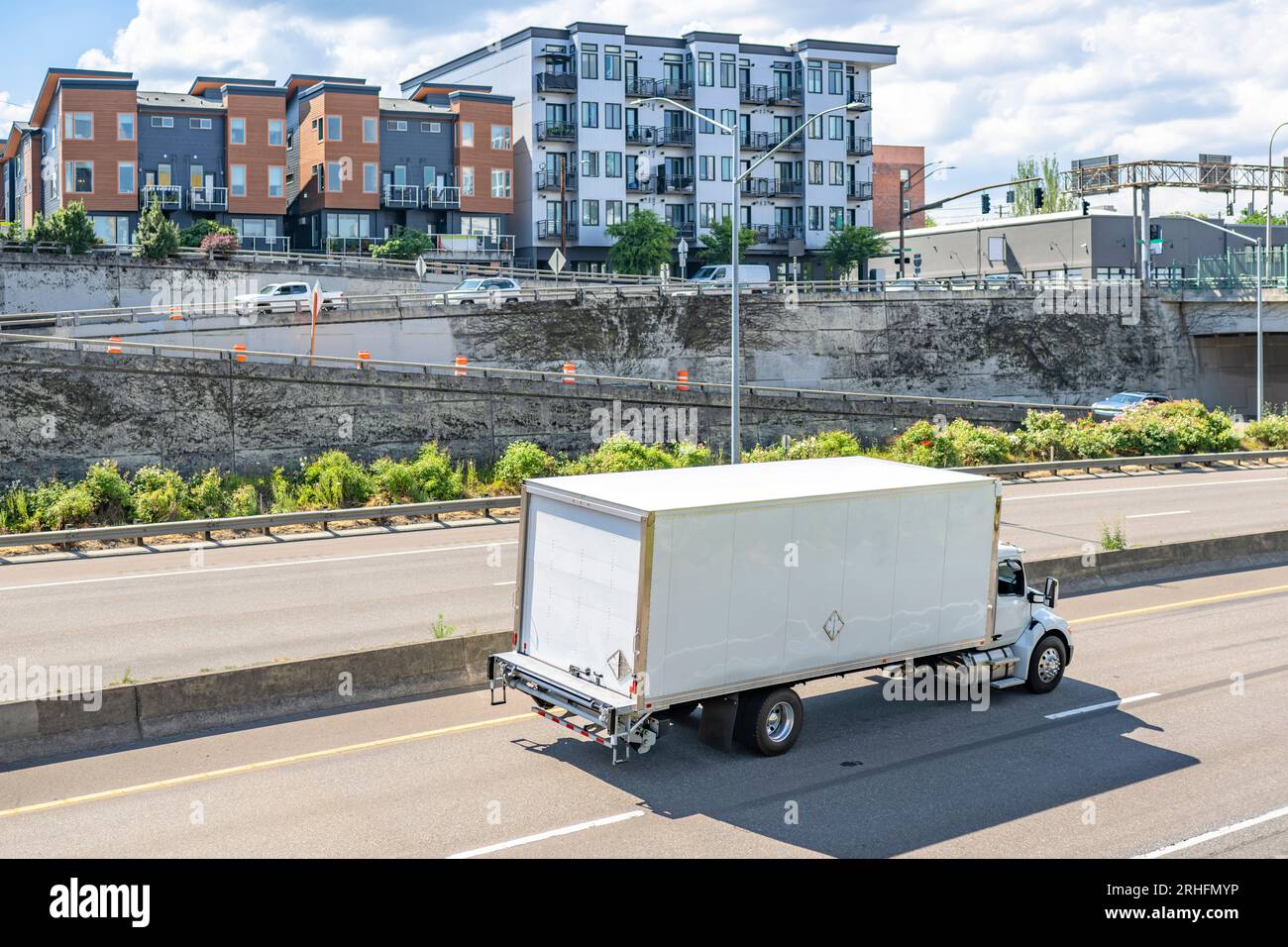 Industrial standard clean white day cab middle rig semi truck tractor ...