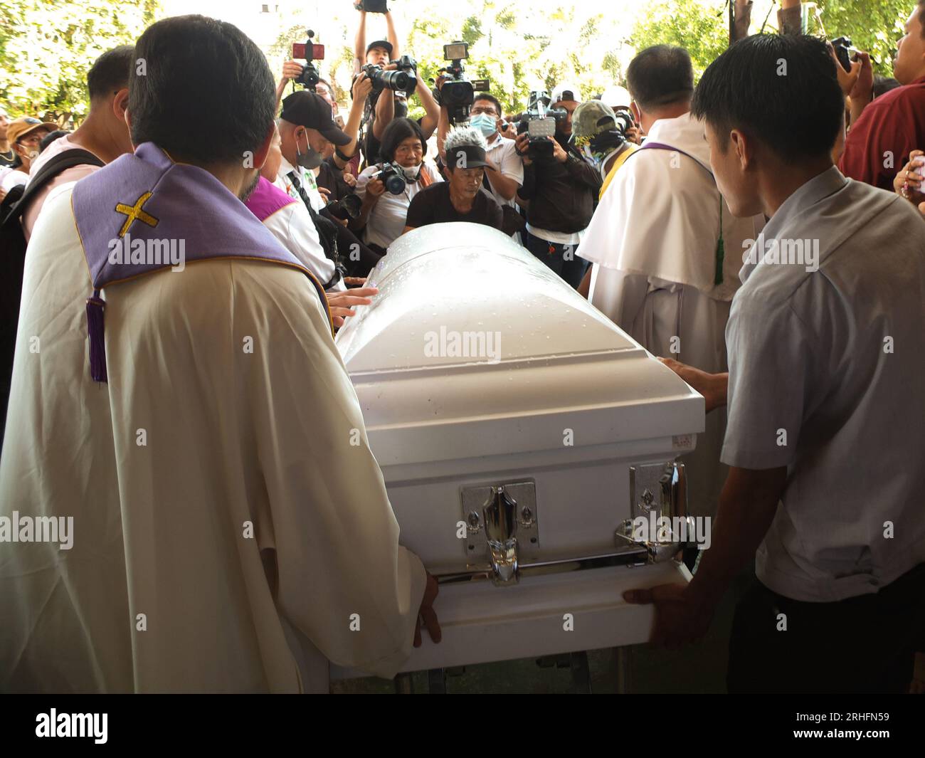 Caloocan, Philippines. 16th Aug, 2023. Priests carry the casket of ...